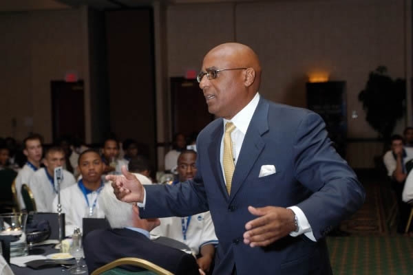 Earl Suttle, Ph.D. - Motivational Speaker and Business Consultant