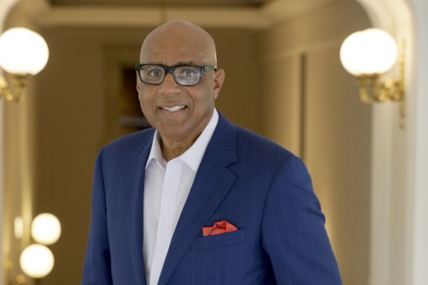 Earl Suttle, Ph.D. - Motivational Speaker and Business Consultant